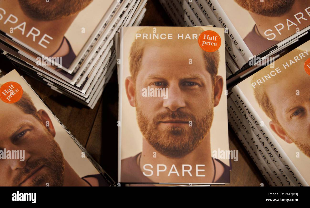 London, UK. 10th Jan, 2023. Waterstones in Piccadilly opens its doors ...