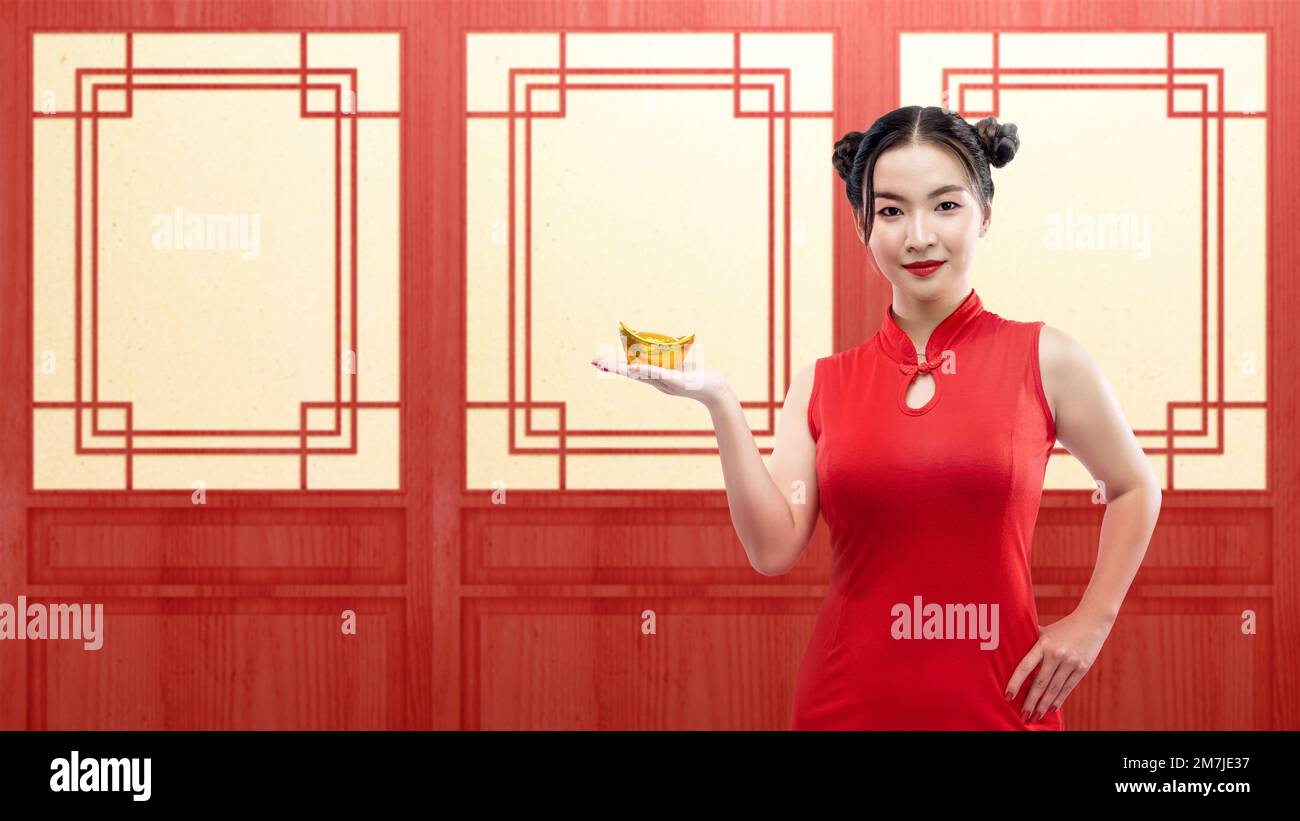 Gold cheongsam hi-res stock photography and images - Alamy