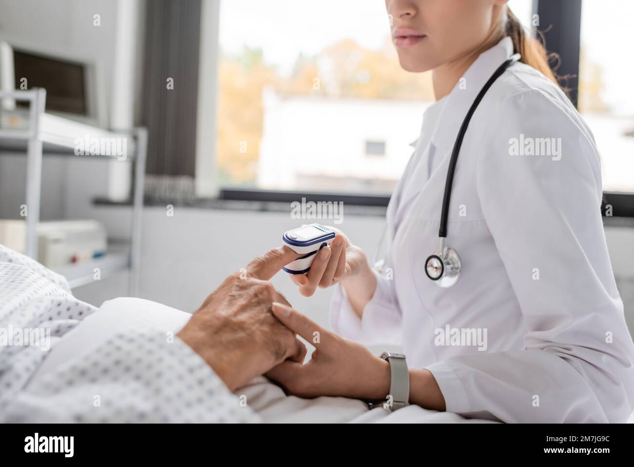 Elderly woman on oxygen hi-res stock photography and images - Alamy