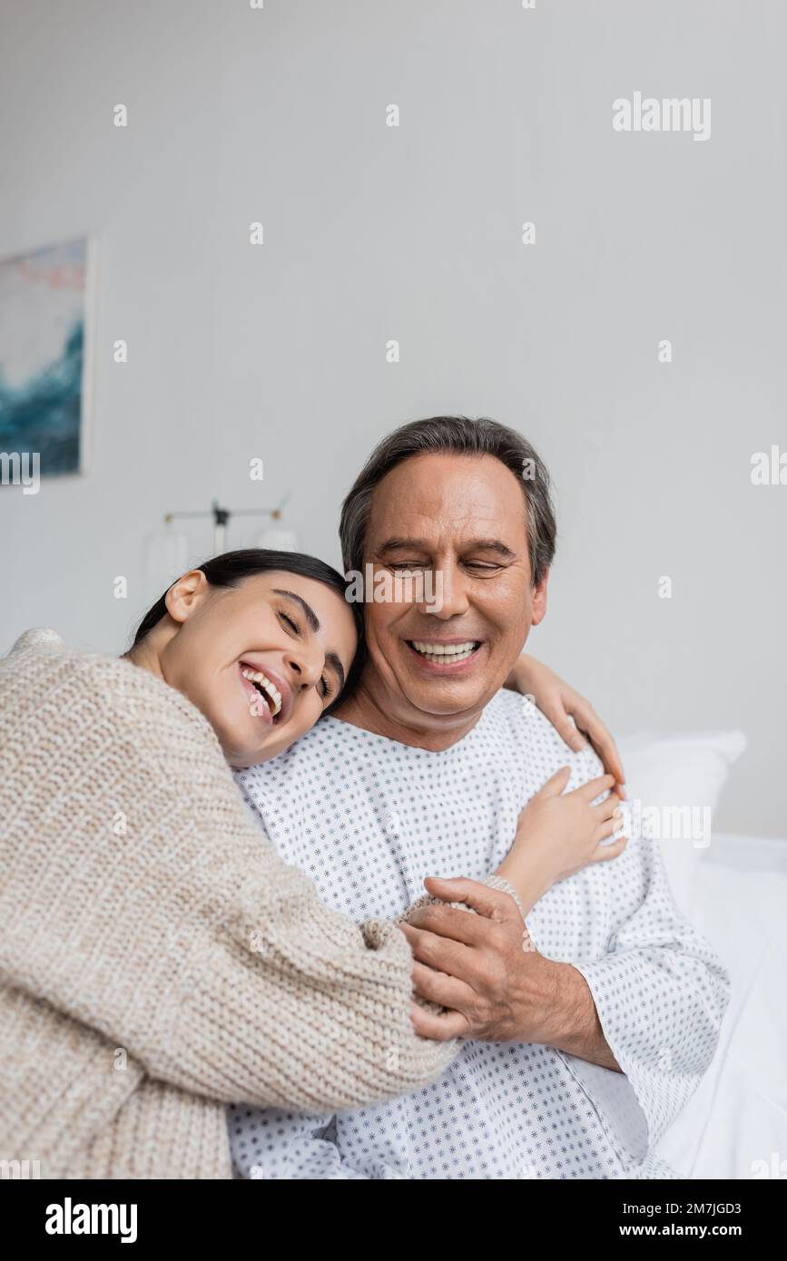 Hospital bed visitor stock hi-res stock photography and images - Alamy