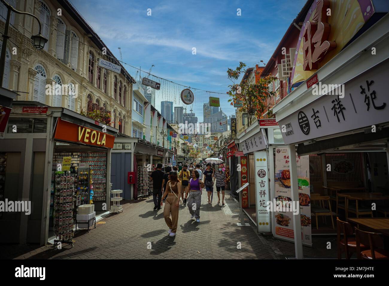 A view of people walking through store buildings in Singapore Stock ...