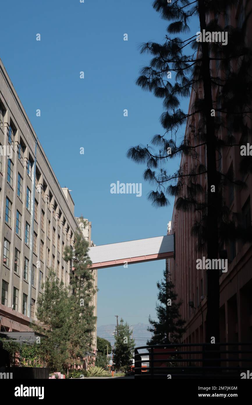 Two buildings connected hi-res stock photography and images - Alamy