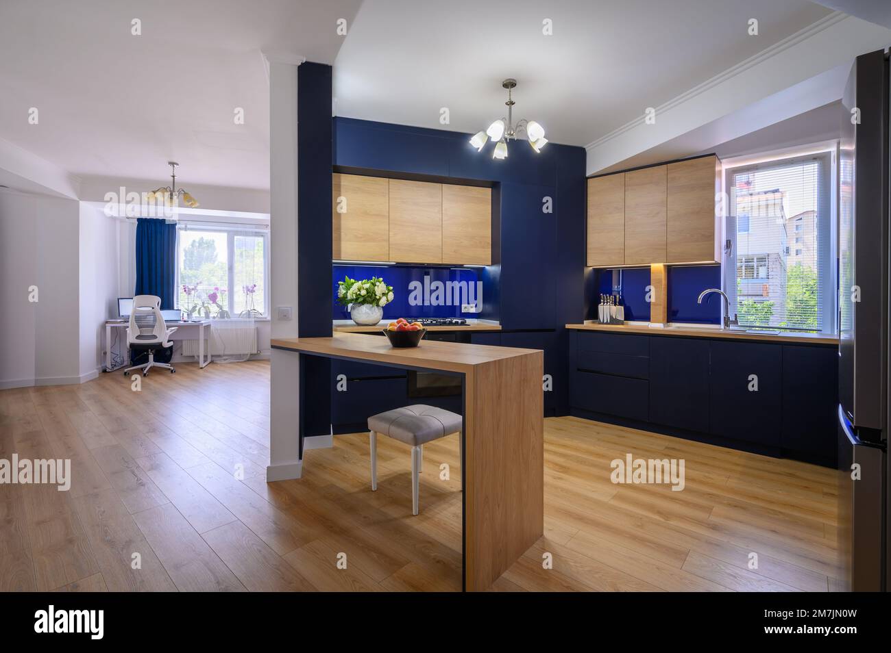 Small studio kitchen apartment hi-res stock photography and images - Alamy