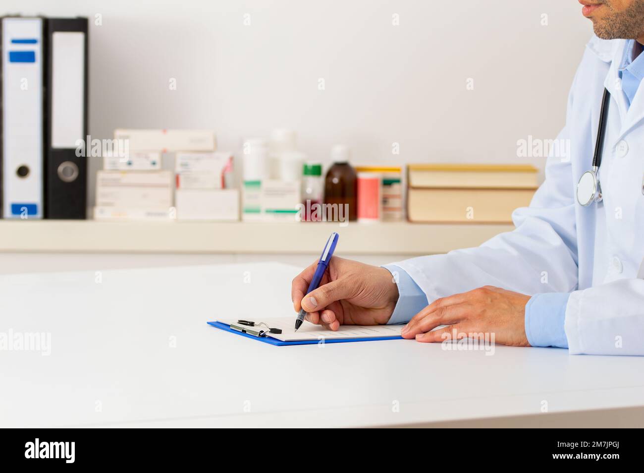 Doctor writing out a prescription hi-res stock photography and images ...