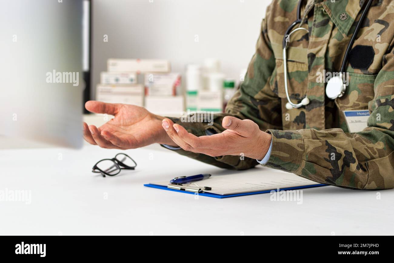 Video camera soldier hi-res stock photography and images - Alamy