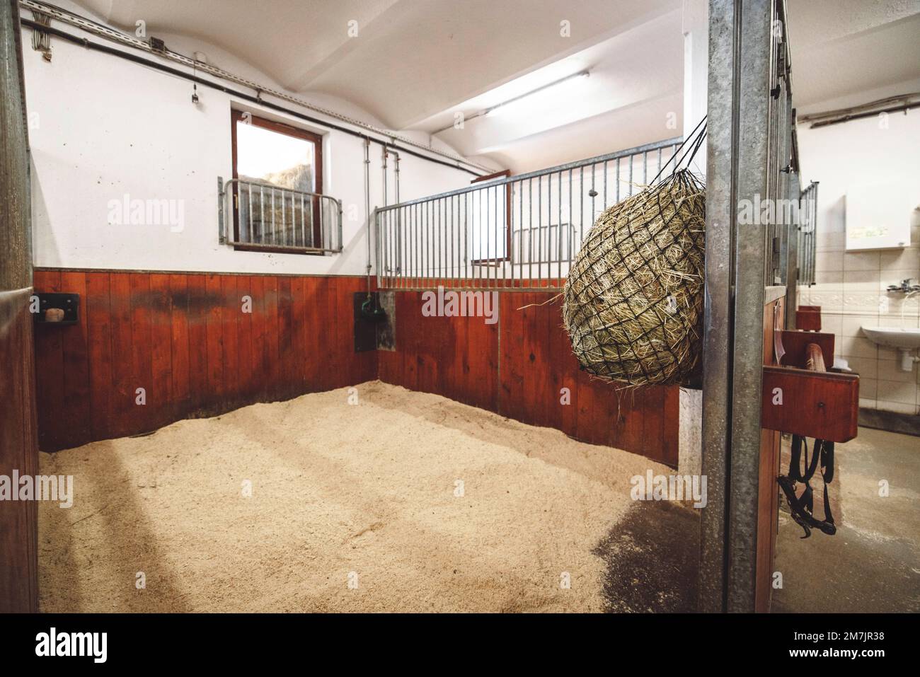 Empty stable hi-res stock photography and images - Alamy