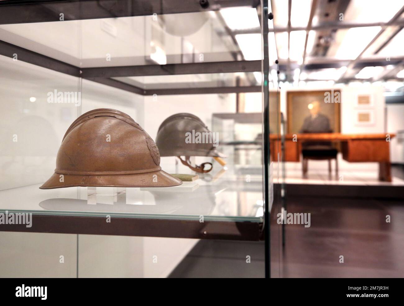 09 January 2023, North Rhine-Westphalia, Essen: A Belgian (l) and a ...