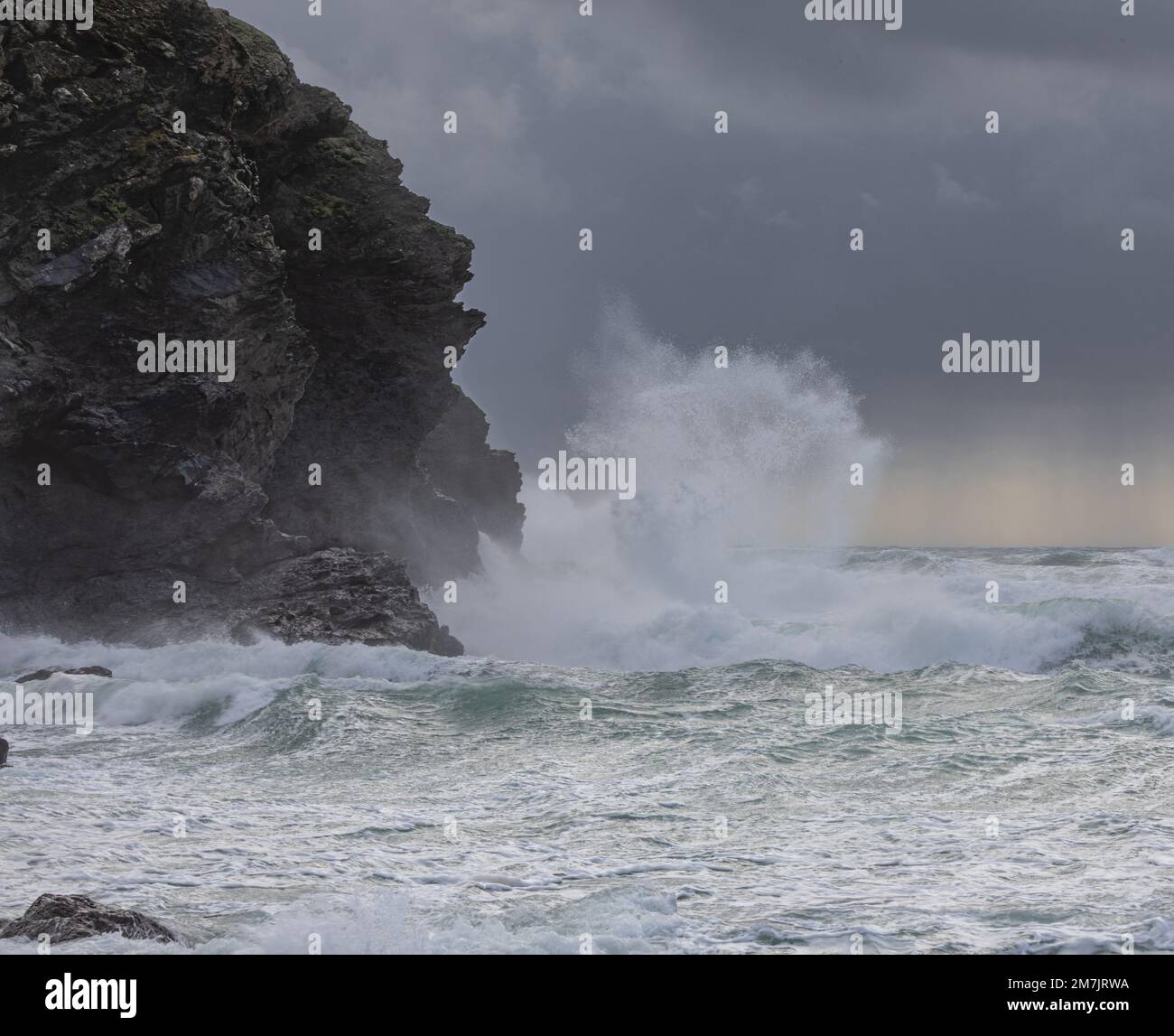 Rough seas with waves crashing onto Cornish rocks, Dollar Cove, The ...