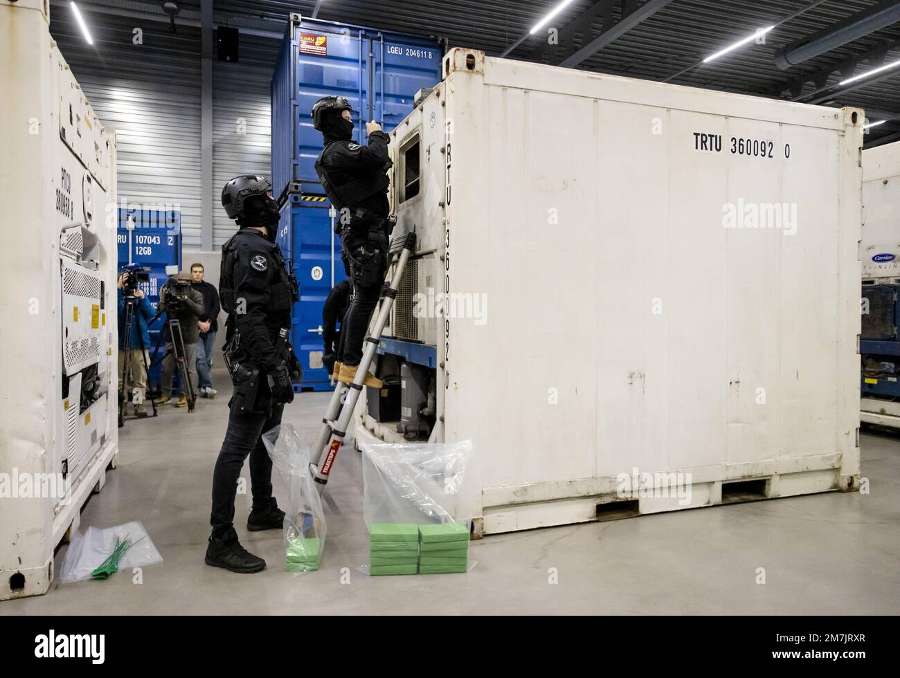 ROTTERDAM - Members of the heavily armed Customs Special Assistance ...