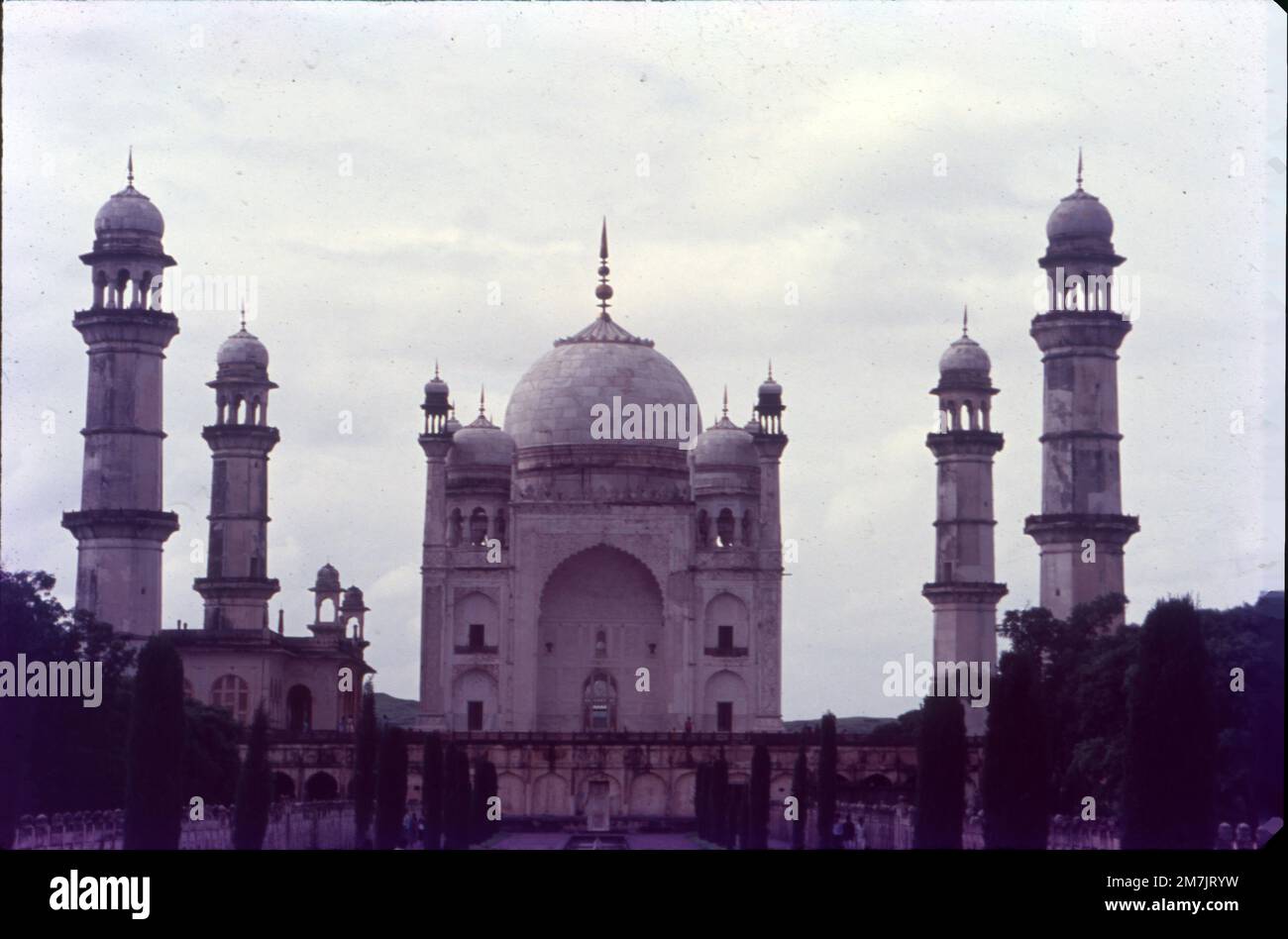 The Bibi Ka Maqbara is a tomb located in Aurangabad, Maharashtra, India ...