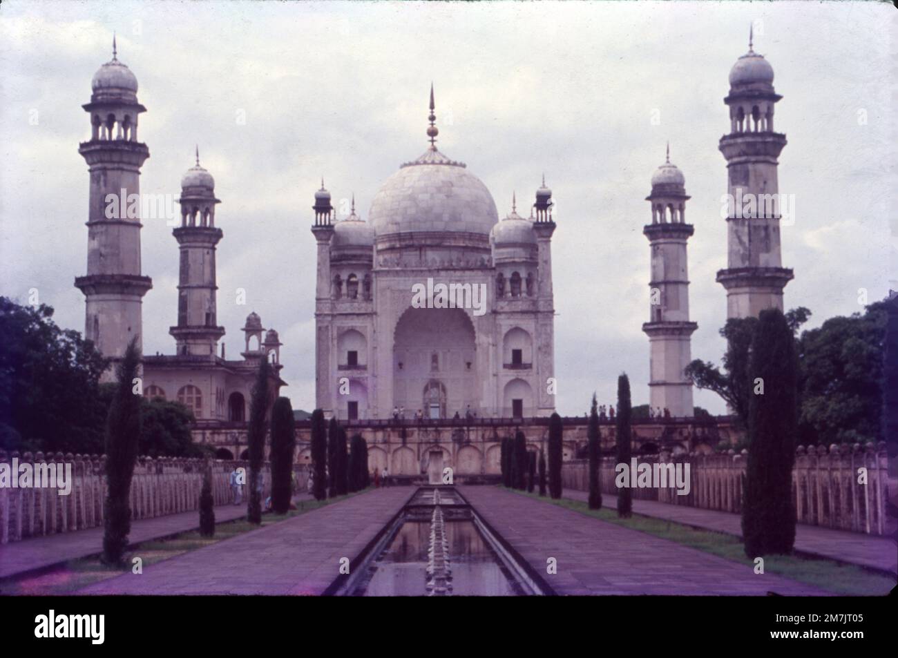 The Bibi Ka Maqbara is a tomb located in Aurangabad, Maharashtra, India ...