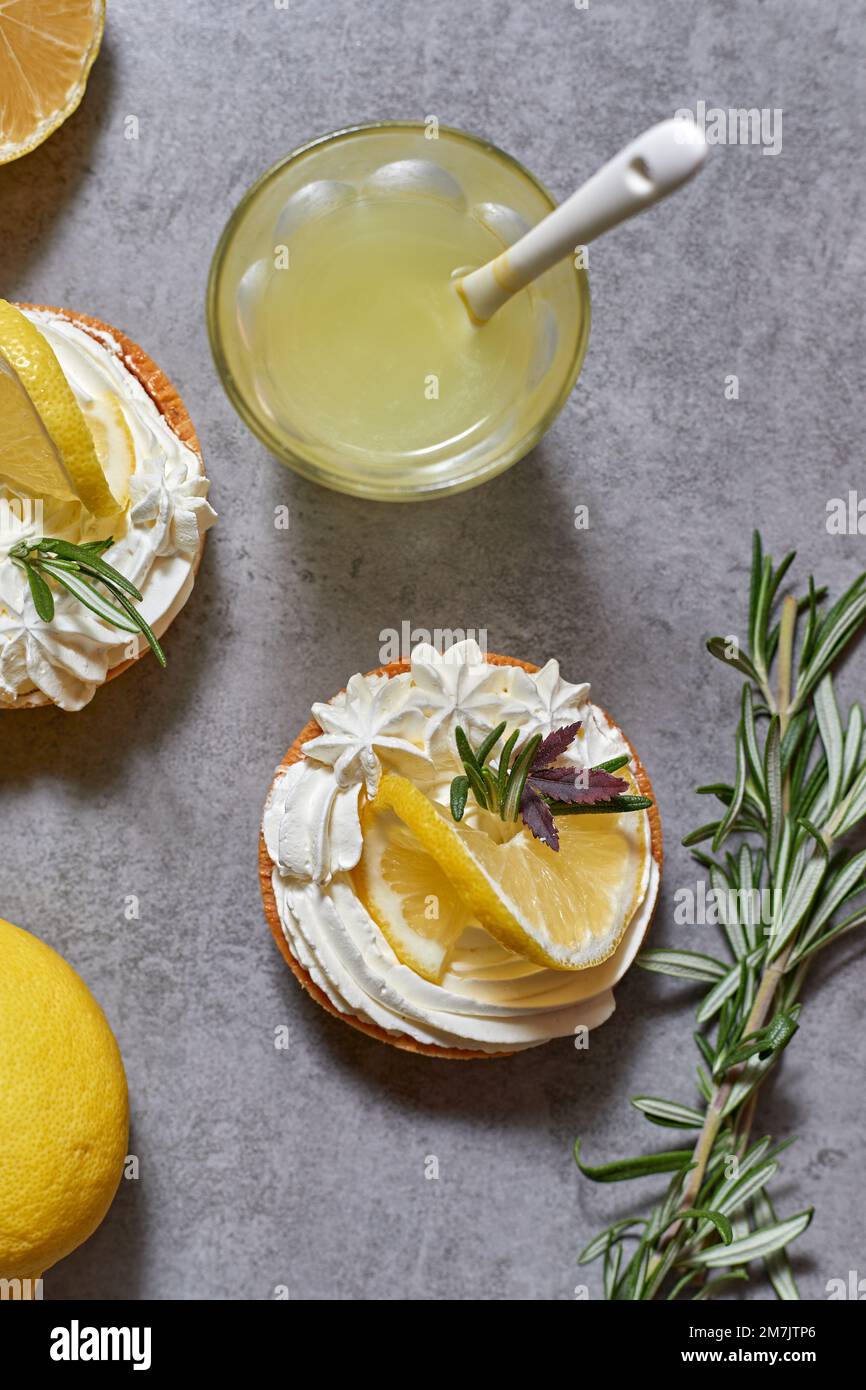 Lemon tart, Homemade shortbread mini tart cakes with lemon curd and ...