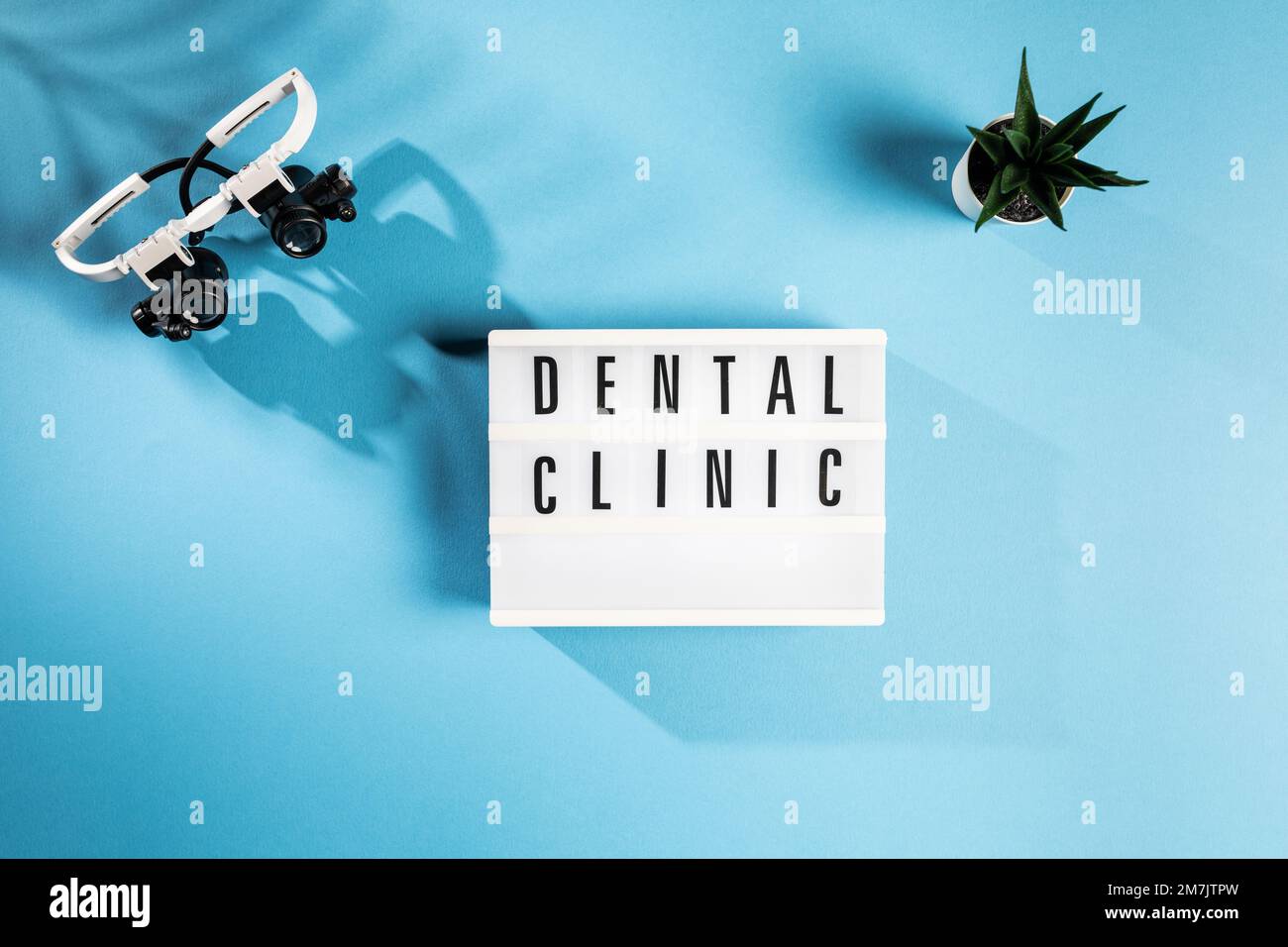 Dental clinic sign hi-res stock photography and images - Alamy