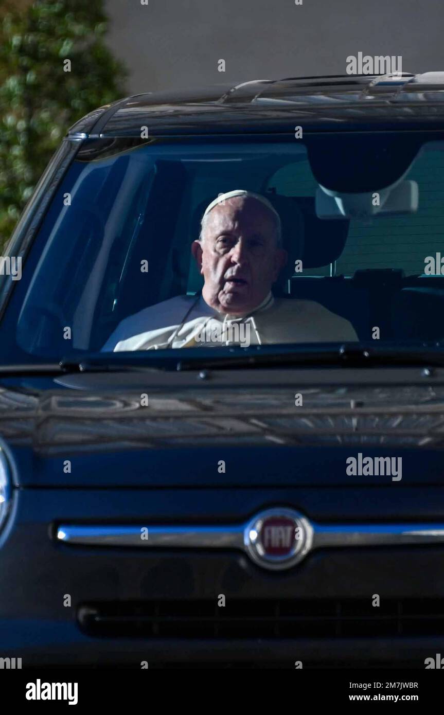 Giorgia meloni vatican hi-res stock photography and images - Alamy