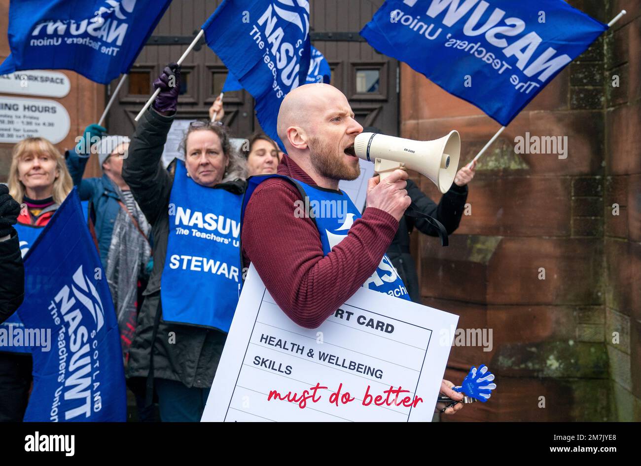 Members of NASUWT the Teachers' Union, deliver a 'report card' outside ...