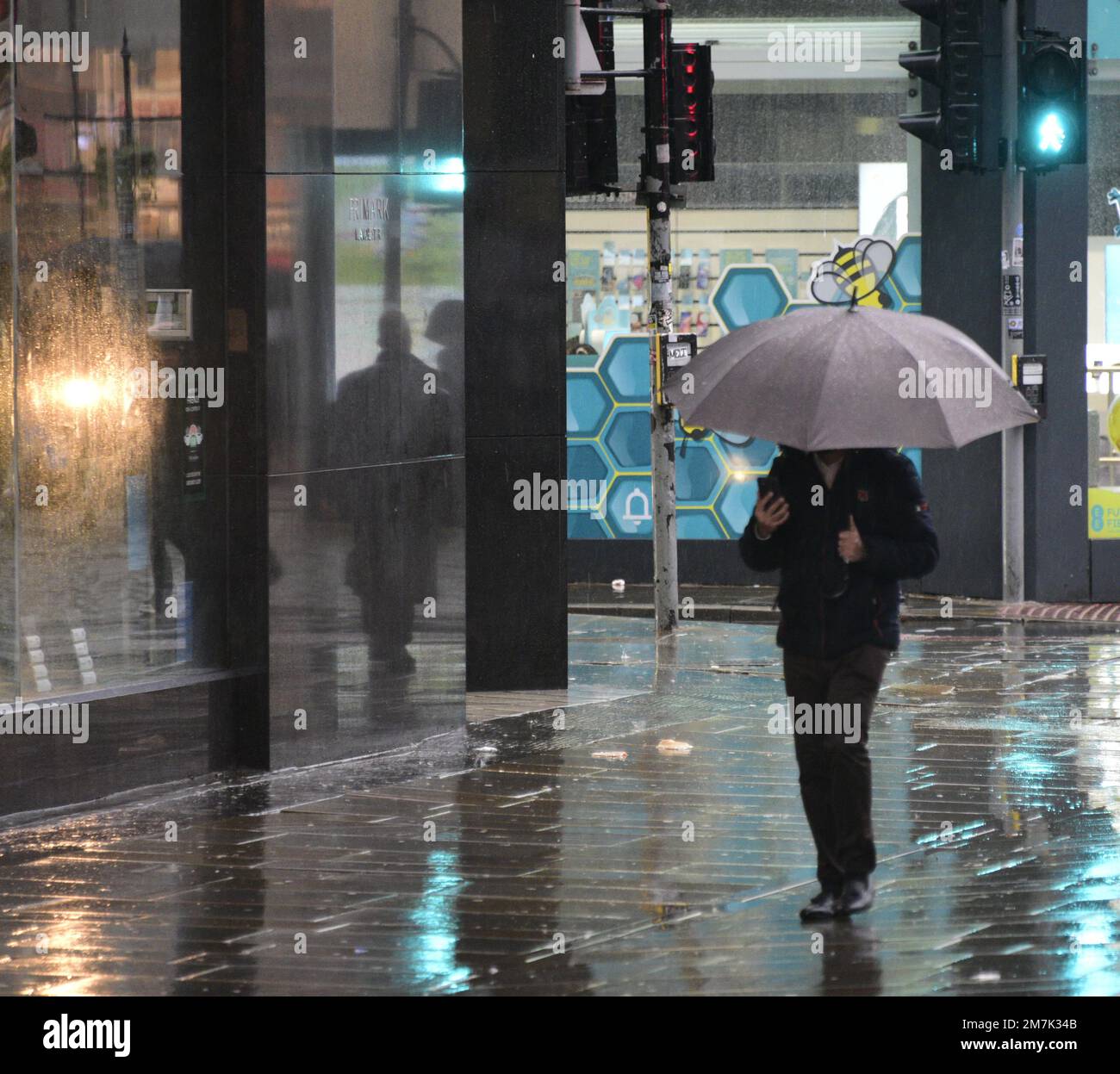 Manchester, UK, 10th January, 2023. Heavy rain in city centre ...