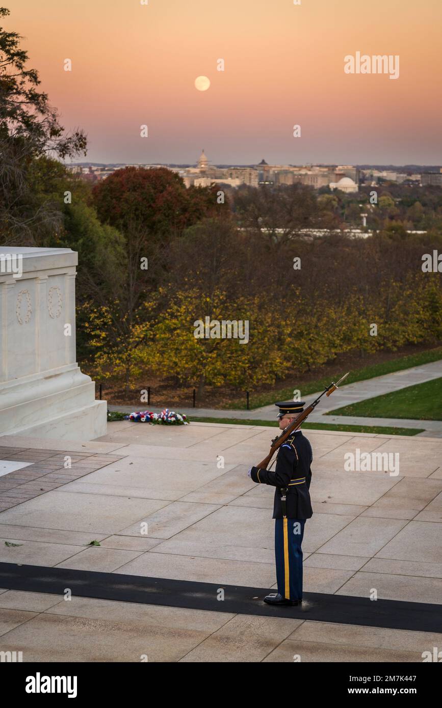 Changing of the Guard, the military guard at the Tomb of the Unknown ...