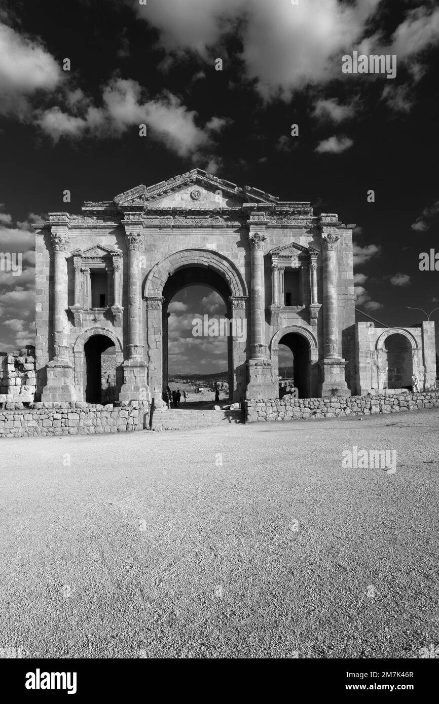 Hadrians arch jerash hi-res stock photography and images - Alamy