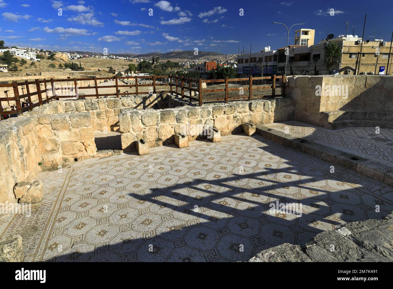 Churches temples hi-res stock photography and images - Alamy