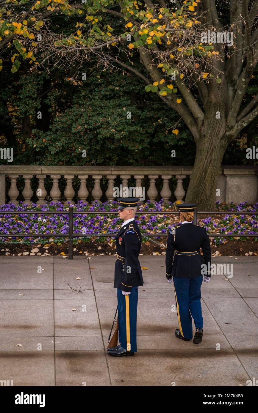 Changing of the Guard, the military guard at the Tomb of the Unknown ...