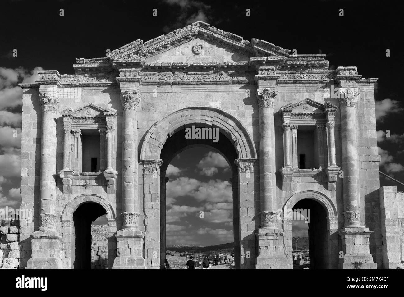 View over Hadrian’s Arch in Jerash city, Jordan, Middle East Stock ...