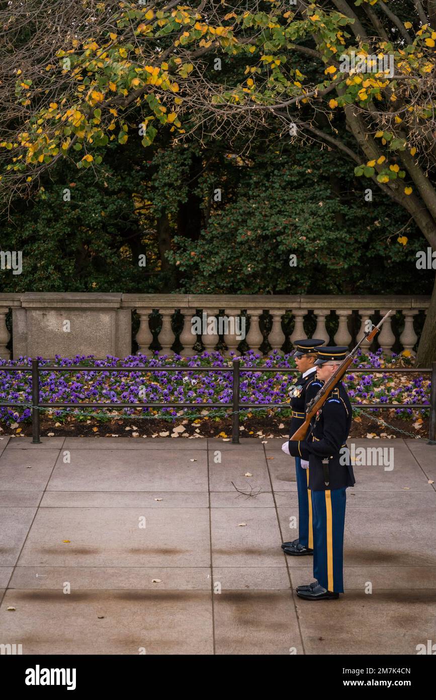 Changing of the Guard, the military guard at the Tomb of the Unknown ...