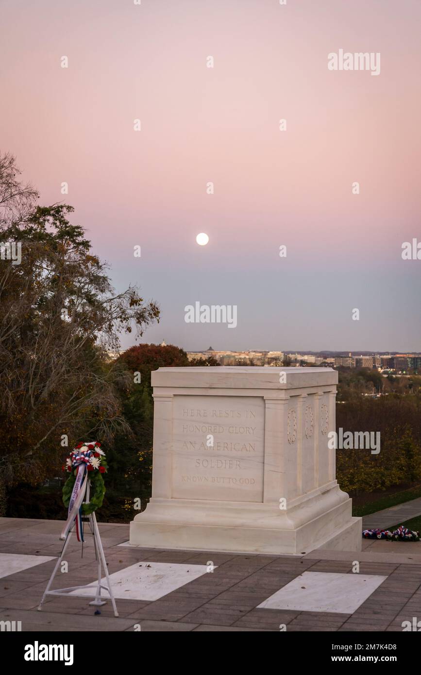 Tomb of the Unknown Soldier, Arlington National Cemetery, United States ...