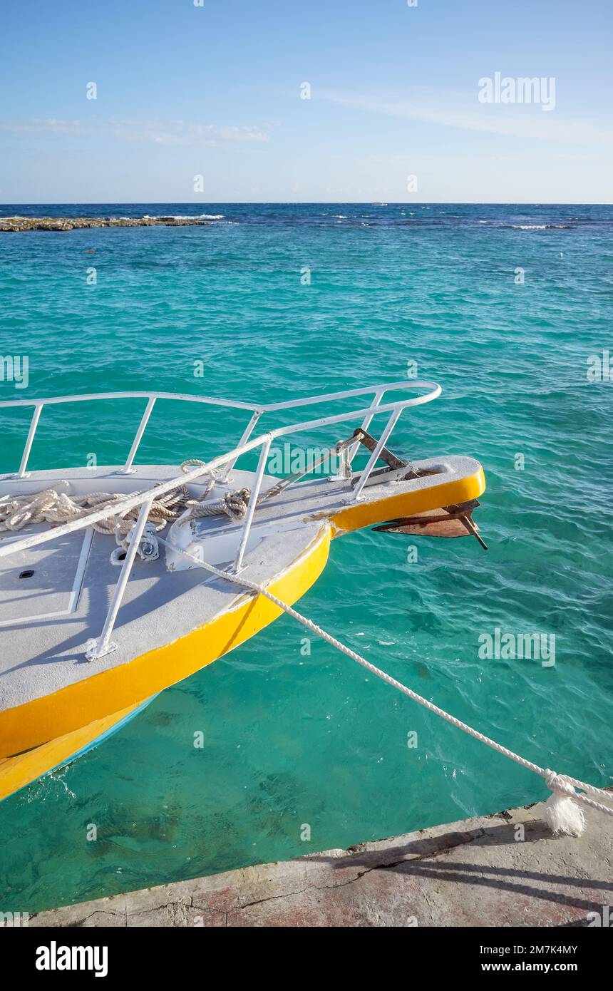 Boat bow view hi-res stock photography and images - Alamy