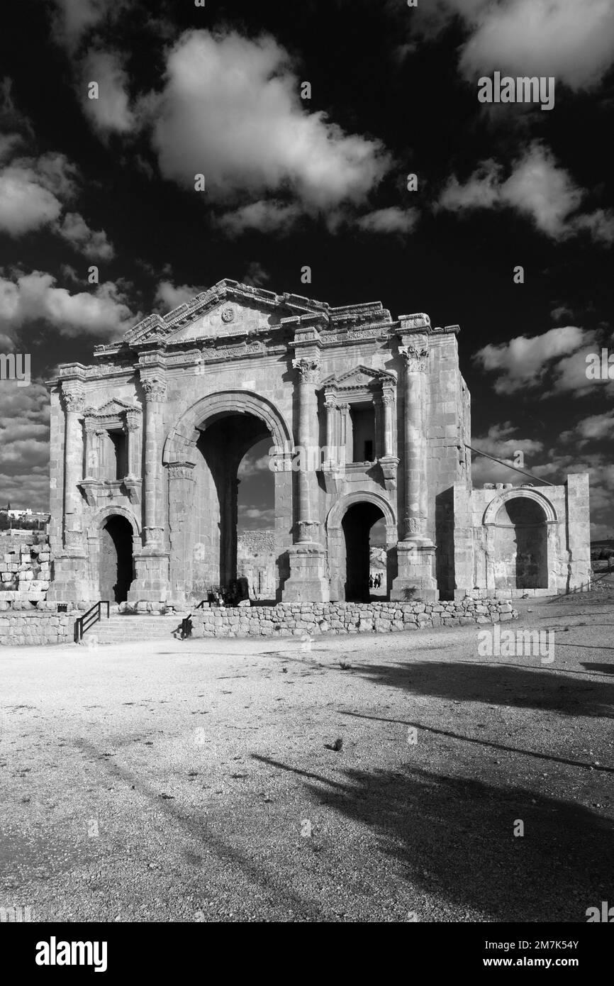 View over Hadrian’s Arch in Jerash city, Jordan, Middle East Stock ...