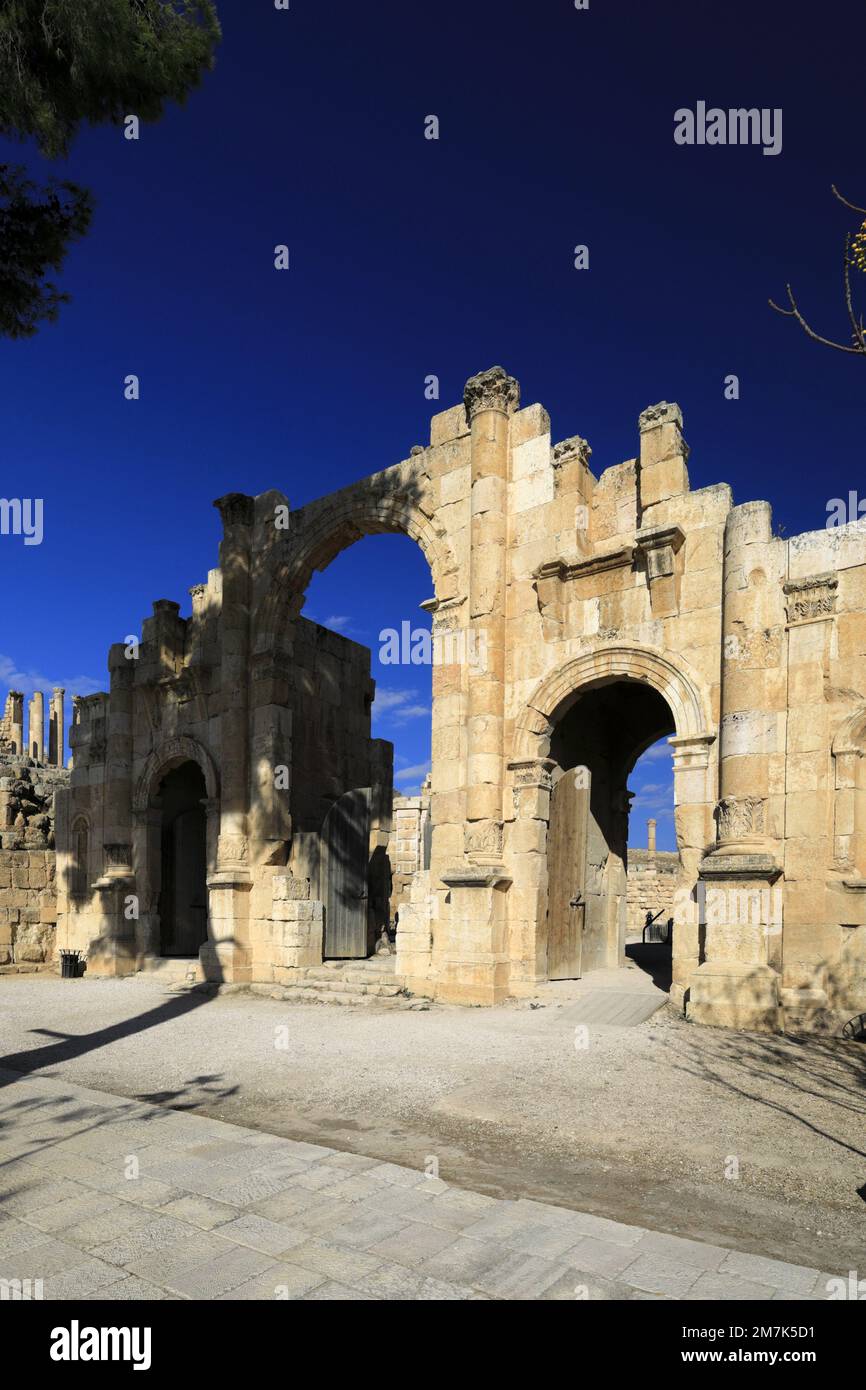 View over the South Gate in Jerash city, Jordan, Middle East Stock ...