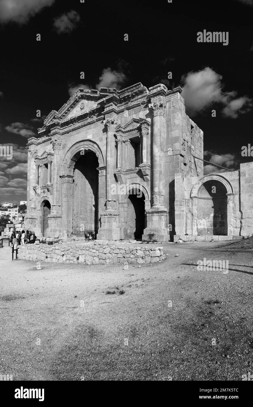 View over Hadrian’s Arch in Jerash city, Jordan, Middle East Stock ...