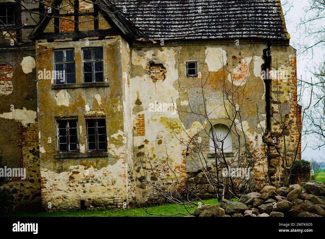 The facade of an old abandoned building Stock Photo - Alamy