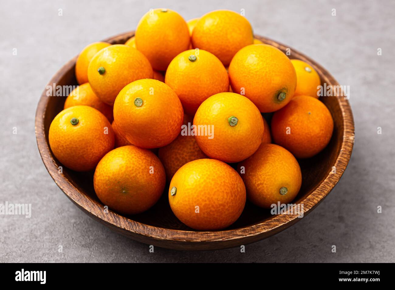 Kumquat, a small, sweet and sour citrus fruit Stock Photo - Alamy