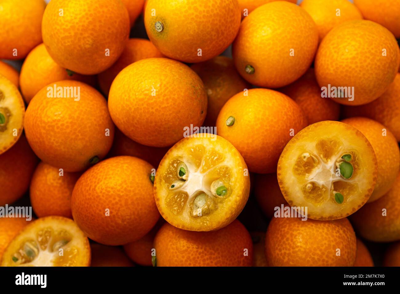 Small kumquat hi-res stock photography and images - Alamy