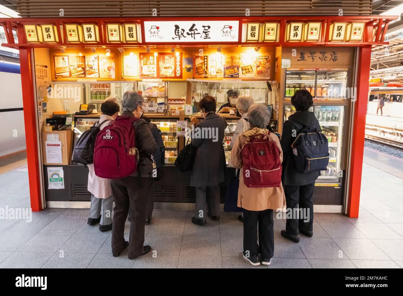 Japan, Honshu, Tokyo, Shinjuku Train Station, Customers at Platform ...
