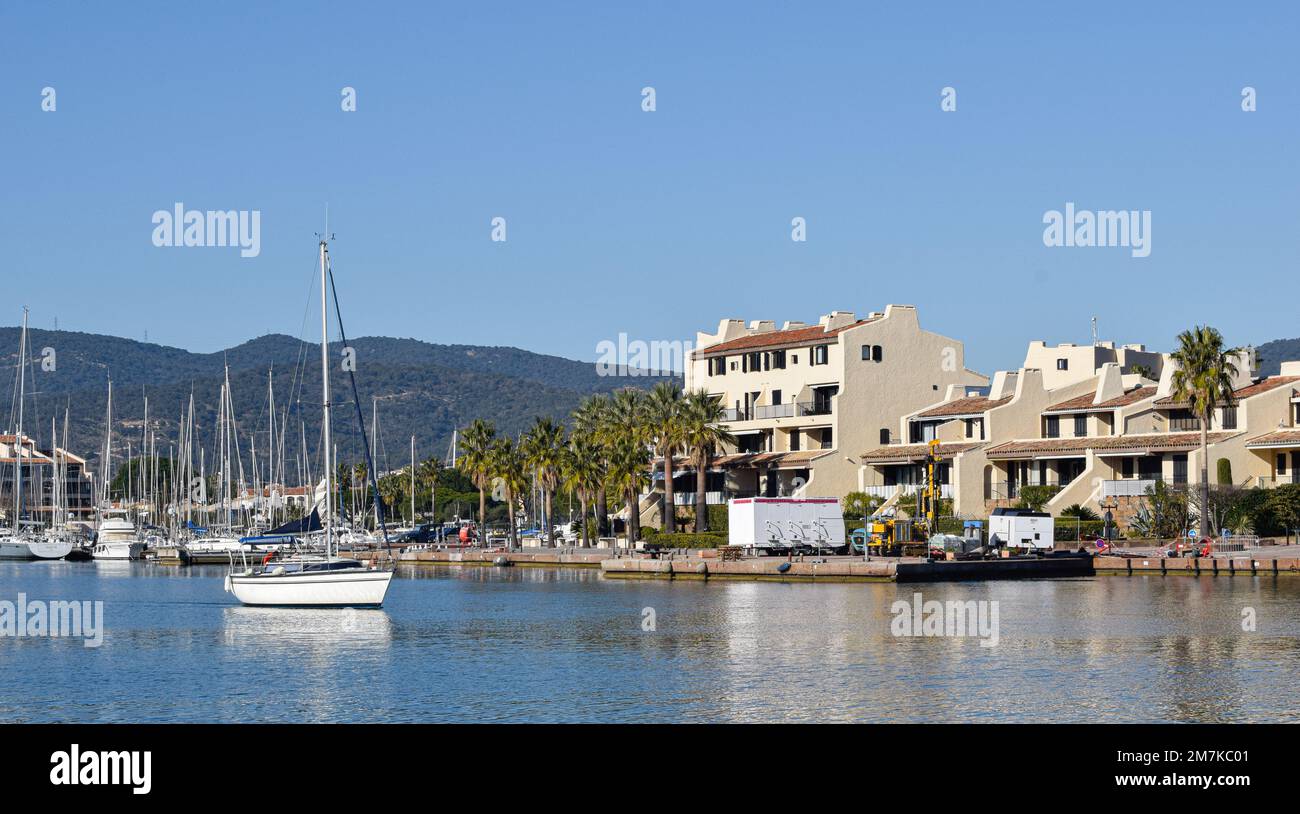 Port Grimaud hotel on the shore of Mediterranean dock in France Azure ...