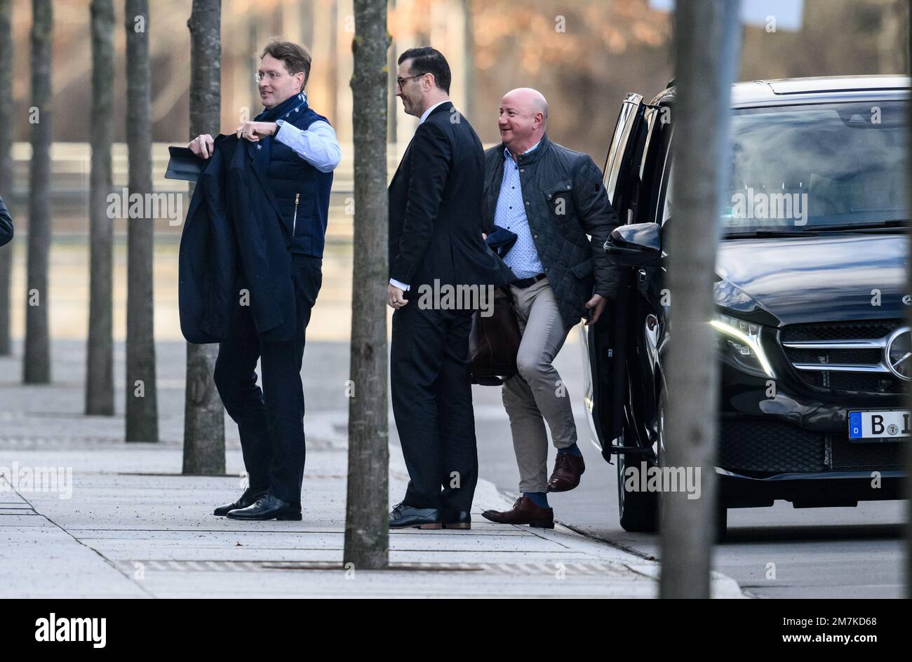 Berlin, Germany. 10th Jan, 2023. Ola Källenius (l), Chairman of the ...
