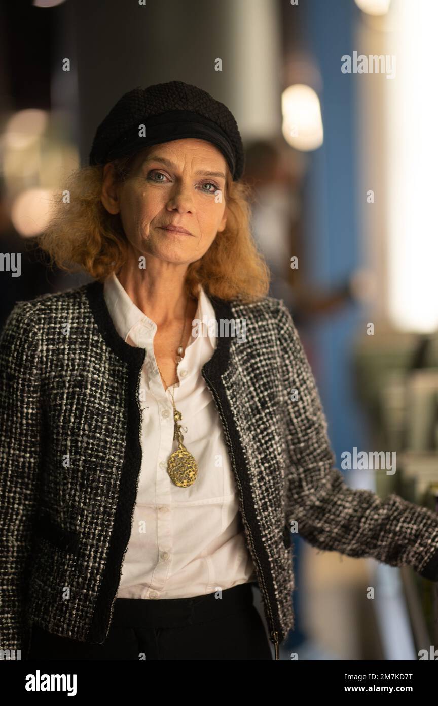 19 October 2022, Hessen, Frankfurt/Main: Writer Asli Erdogan stands at ...