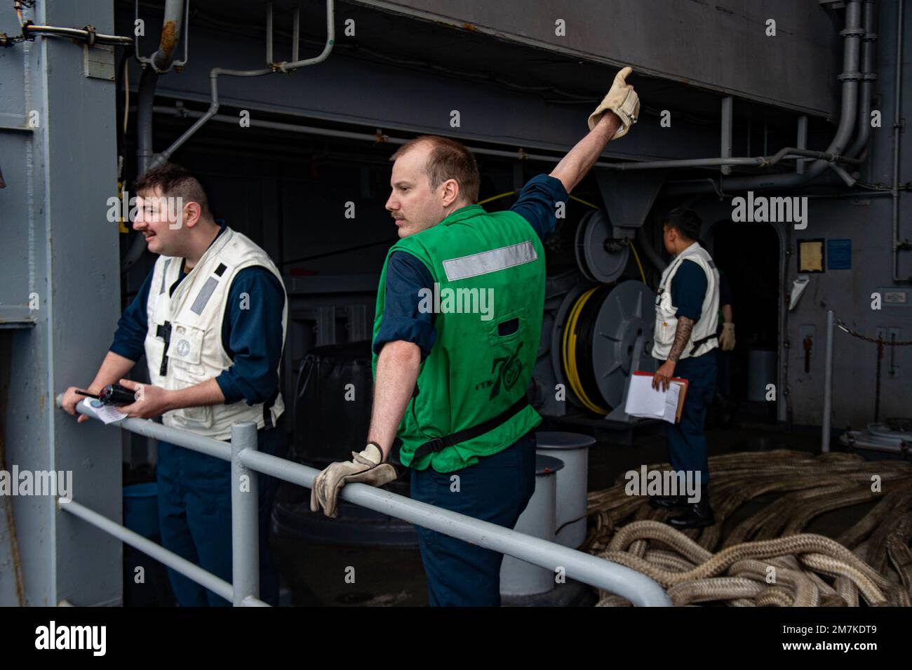 220510-N-SI601-1097 PACIFIC OCEAN (May 10, 2022) Sailors test the ...