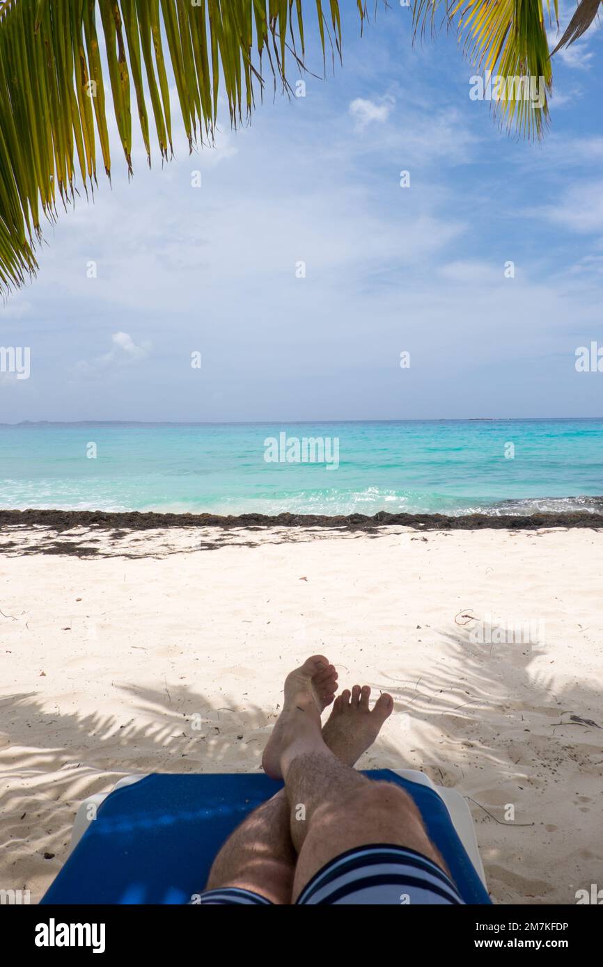 Feet on beach chair hi-res stock photography and images - Alamy