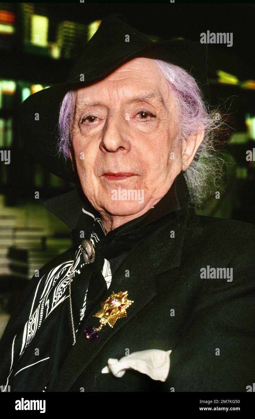 Quentin Crisp. Book signing. Hampstead, London. UK Stock Photo - Alamy