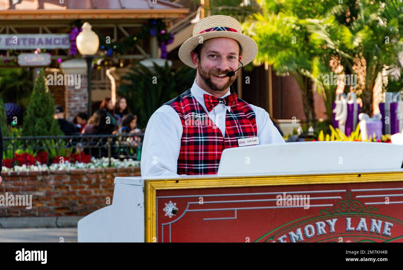 Piano bicycle hi-res stock photography and images - Alamy