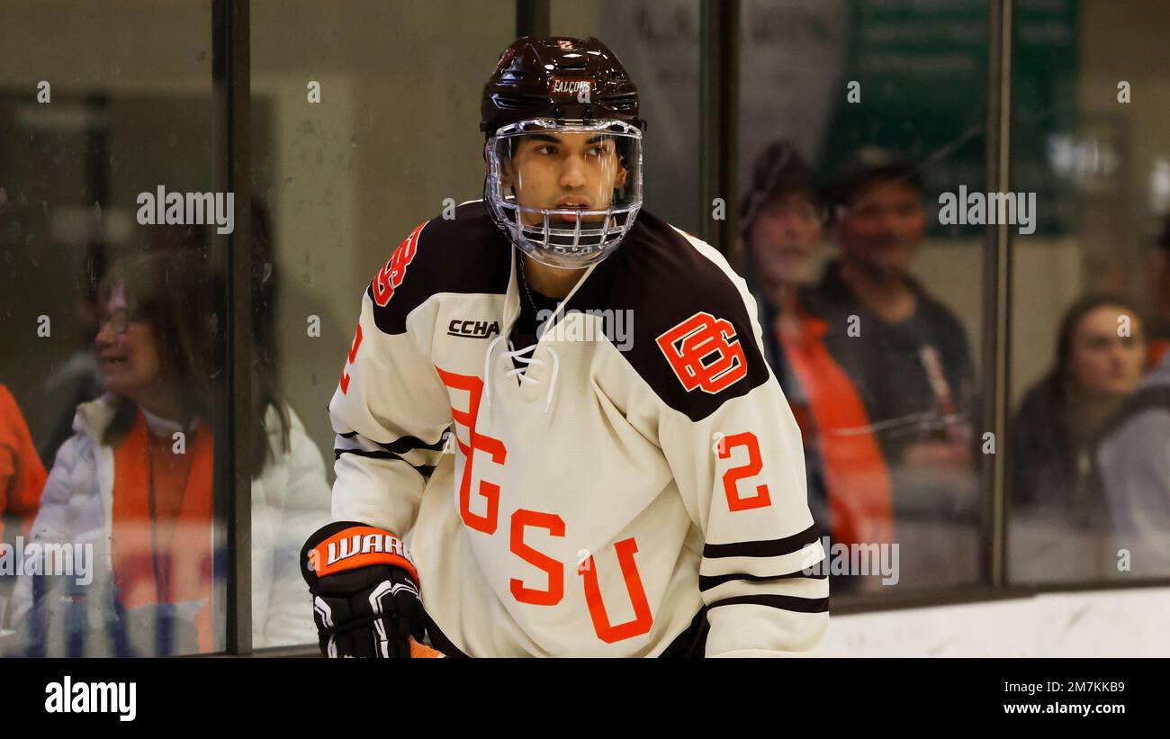 Bowling Green defenseman Ben Wozney (2) skates against the Lake ...