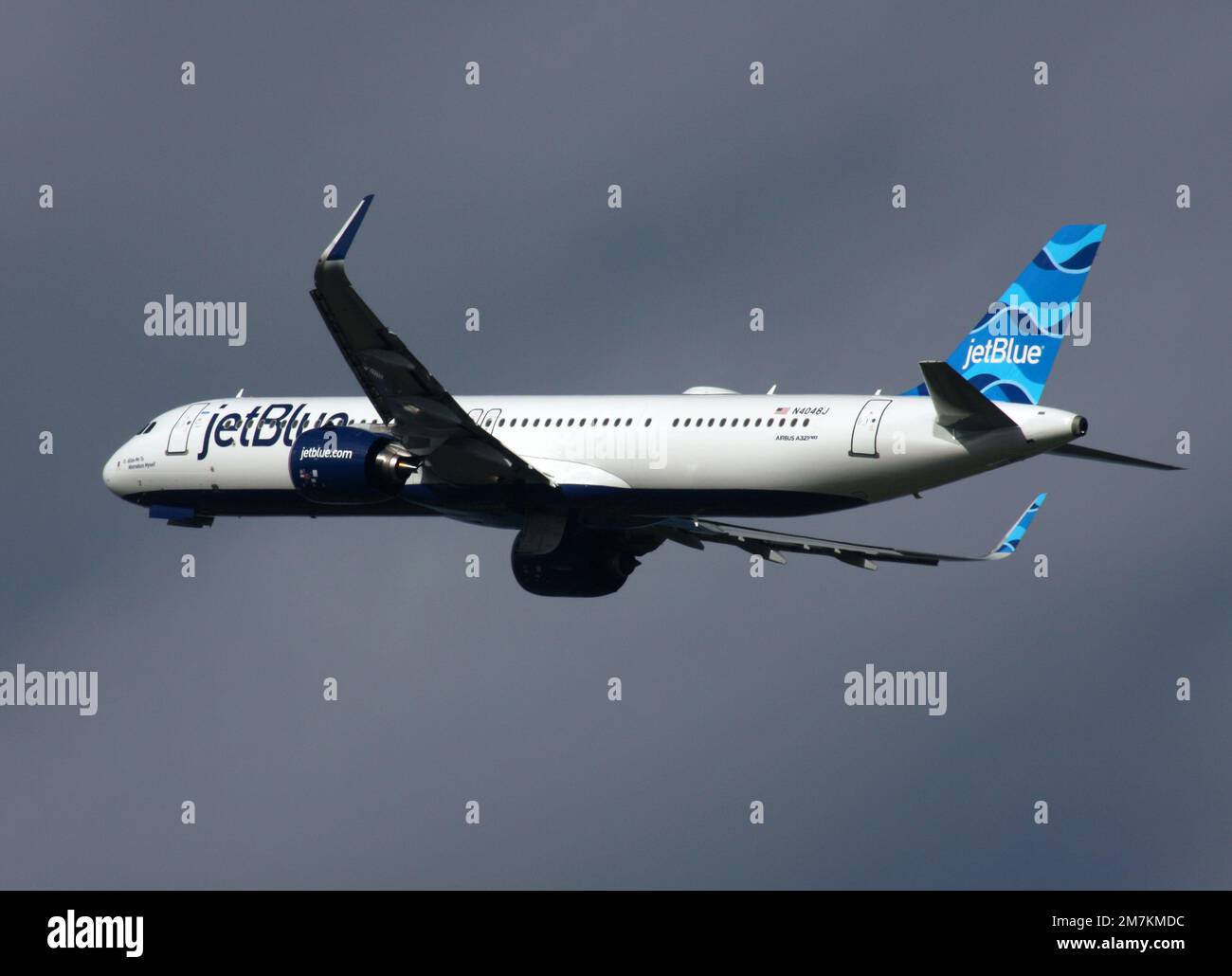 Airbus A321-271NX of Jetblue Airways departs London Gatwick for New ...