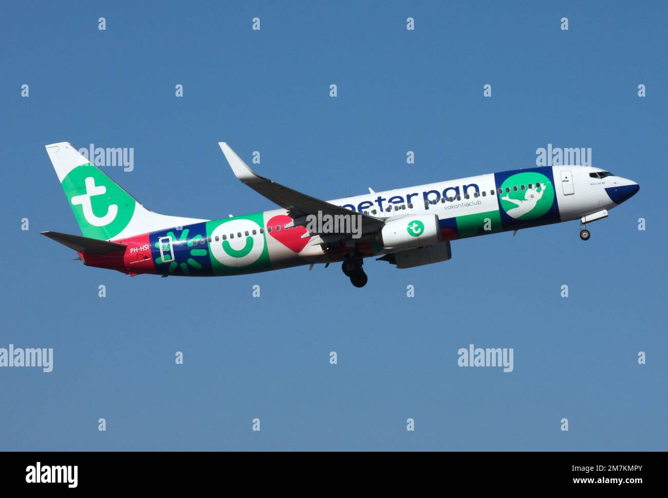 Boeing 737-800 of Transavia in Peter Pan livery departs Lanzarote ...