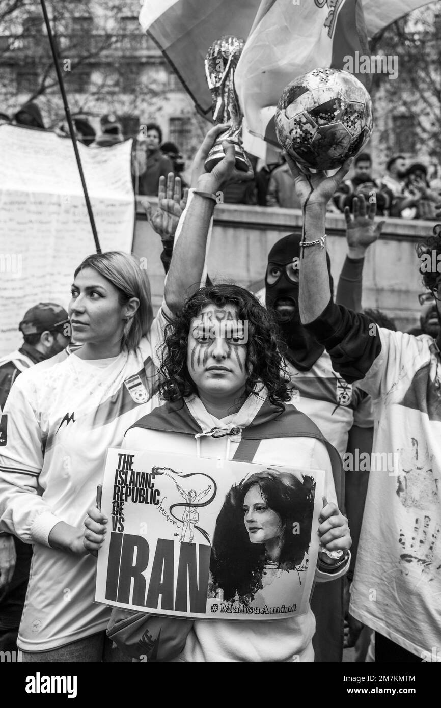 British Iranians protesting in London against the oppressive regime in ...