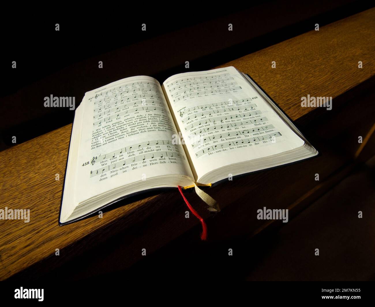 Singing hymn church hi-res stock photography and images - Alamy