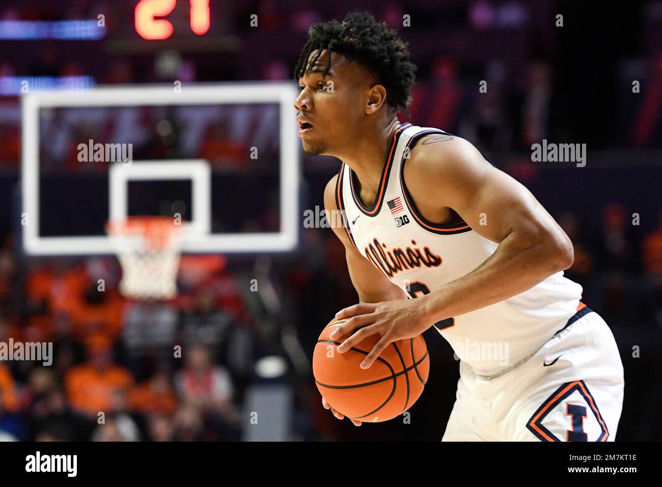 Illinois' Terrence Shannon Jr. looks to pass during the first half of ...