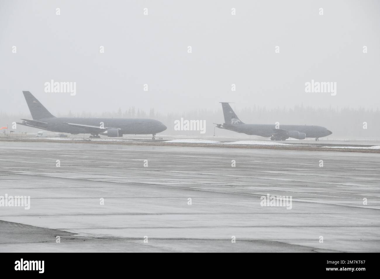 Lead tanker wing hi-res stock photography and images - Alamy