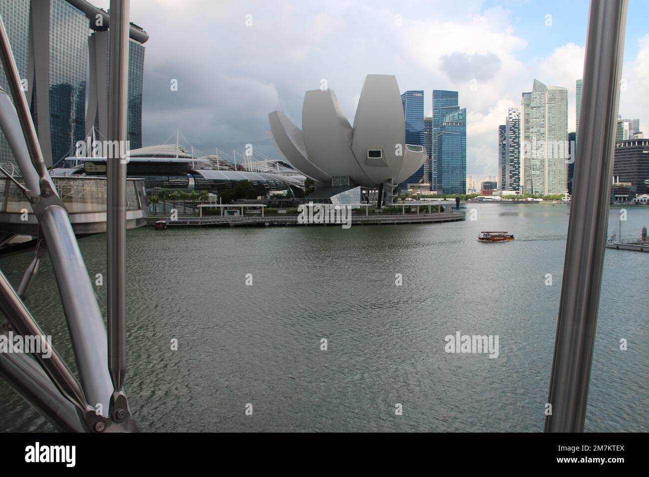 modern buildings at marina bay in singapore Stock Photo - Alamy